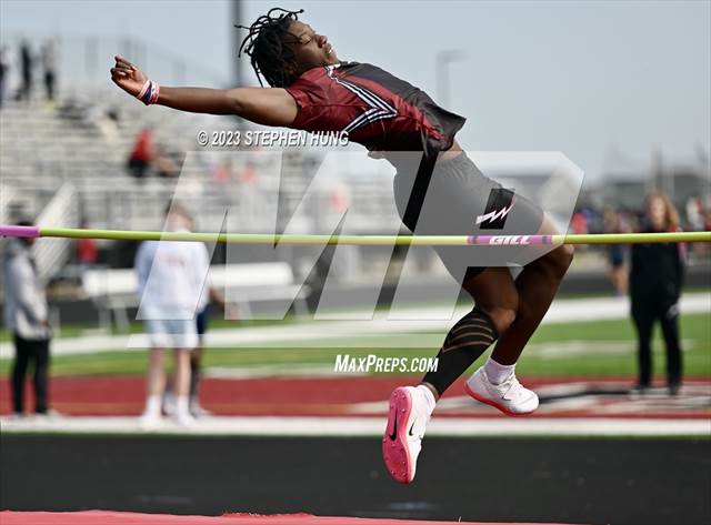 Photo 9 in the IHSA Class 3A Sectional Meet Photo Gallery (214 Photos)