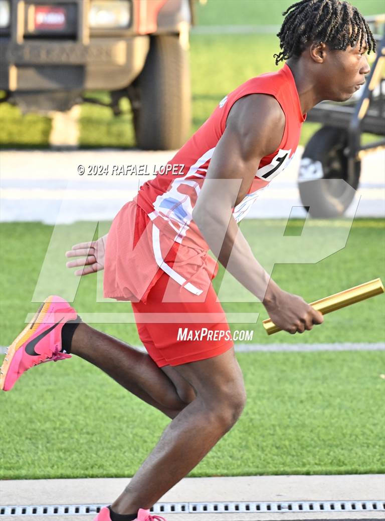 Photo 1 in the UIL Track & Field 5A Region 3 Area (4 x 100 Meter) Photo ...