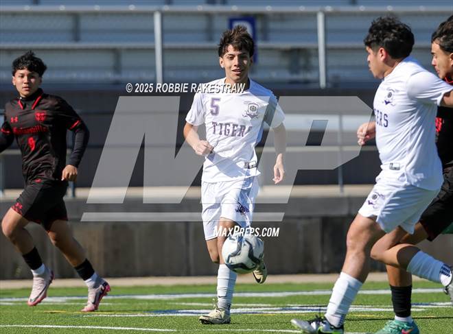 Photo 1 in the Mount Vernon vs. Gainesville (Sulphur Springs 4A Elite Invitational) Photo ...