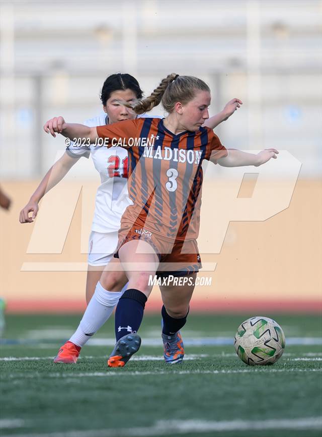 lee_vs_madison_girls_soccer_photo.jpg