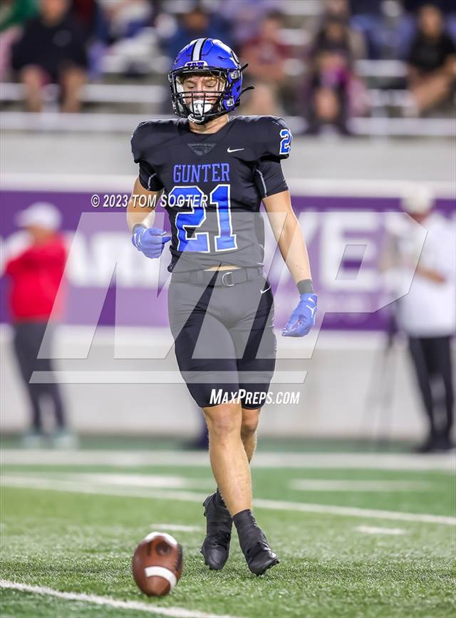 Photo 9 in the Canadian @ Gunter (UIL Football 3A D2 Semifinal) Photo ...