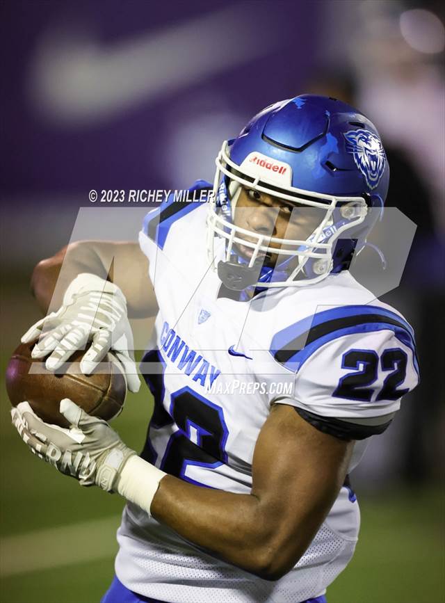 Photo 15 in the Conway vs. Fayetteville (AAA 7A Semifinal) Photo ...