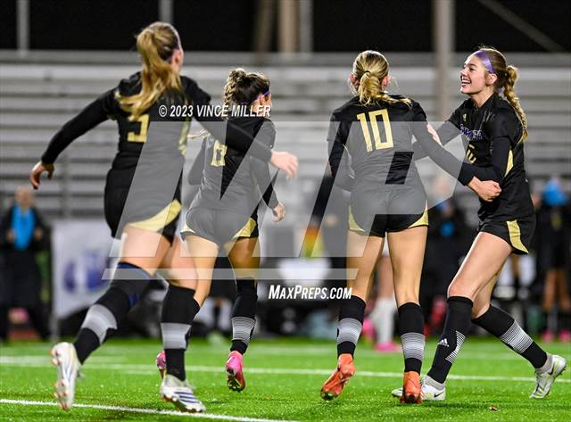 Photo 18 in the Kamiak vs. Sumner Photo Gallery (133 Photos)