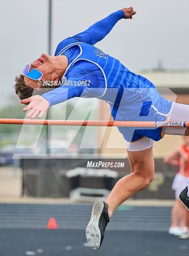 Photo 1 in the UIL 3A Track & Field District (High Jump) Photo Gallery ...