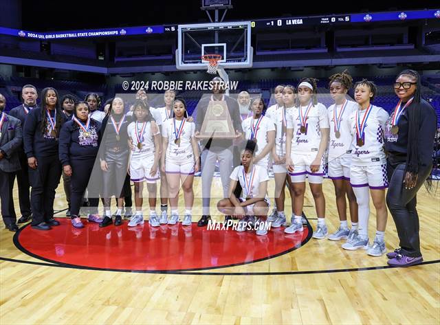 Photo 31 in the Lincoln vs. La Vega (UIL Basketball 4A Semifinal Medal ...