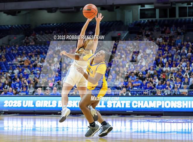 Photo 170 in the Decatur vs. La Vega (UIL 4A Basketball Division I ...