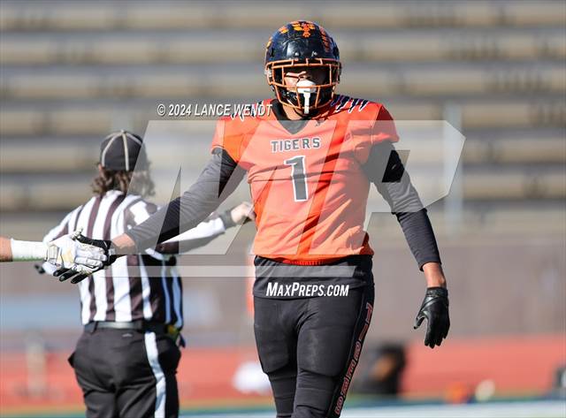 Photo 69 in the Stratton vs. Cheyenne Wells (CHSAA 6-Man Final) Photo ...