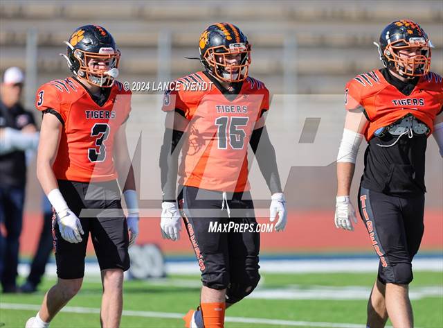 Photo 10 in the Stratton vs. Cheyenne Wells (CHSAA 6-Man Final) Photo ...
