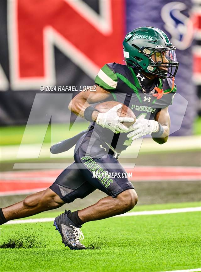 Photo 18 in the Iowa Colony vs. Randle (UIL 5A D2 Football Quarterfinal ...