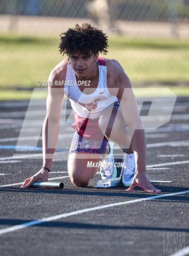 Photo 17 in the Dog Pound Invitational (4x200M) Photo Gallery (35 Photos)
