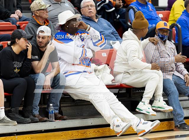 Photo 17 in the East St. Louis vs. Mt. Vernon (IHSA 3A Sectionals ...