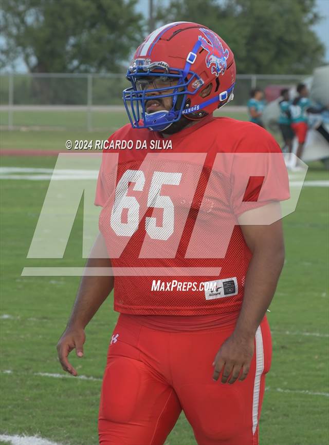 Photo 2 in the Royal vs Almeta Crawford Photo Gallery (237 Photos)