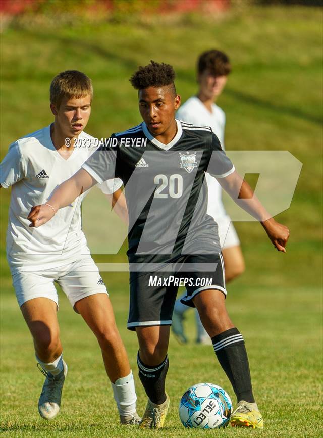 Photo 8 in the SWCHA Saints @ Catholic Memorial Photo Gallery (26 Photos)