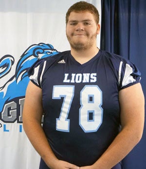 Catching up with the world's largest football player, 7-foot, 410-pound ...