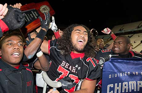 New Bern football honored on MaxPreps Tour of Champions