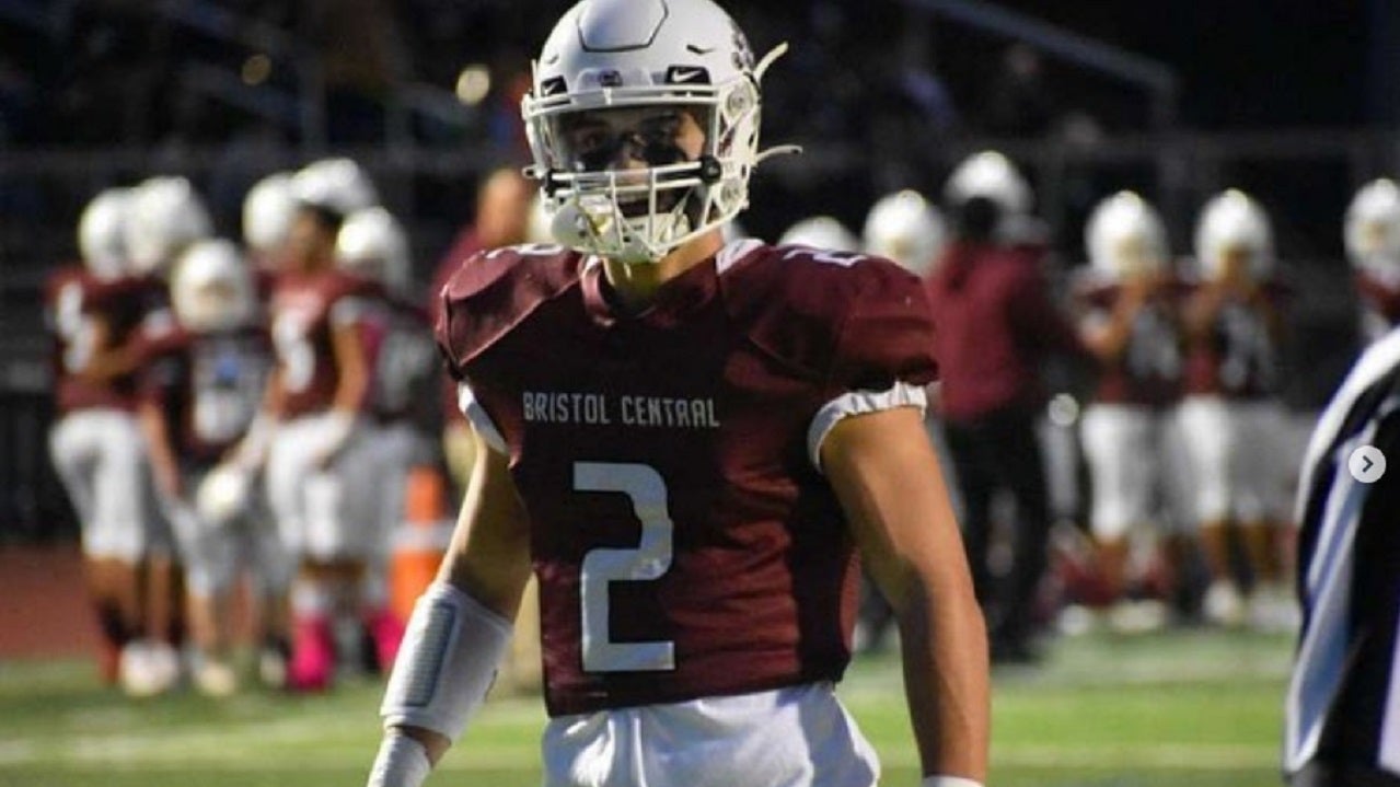 Victor Rosa named 2021 MaxPreps Connecticut High School Football Player ...