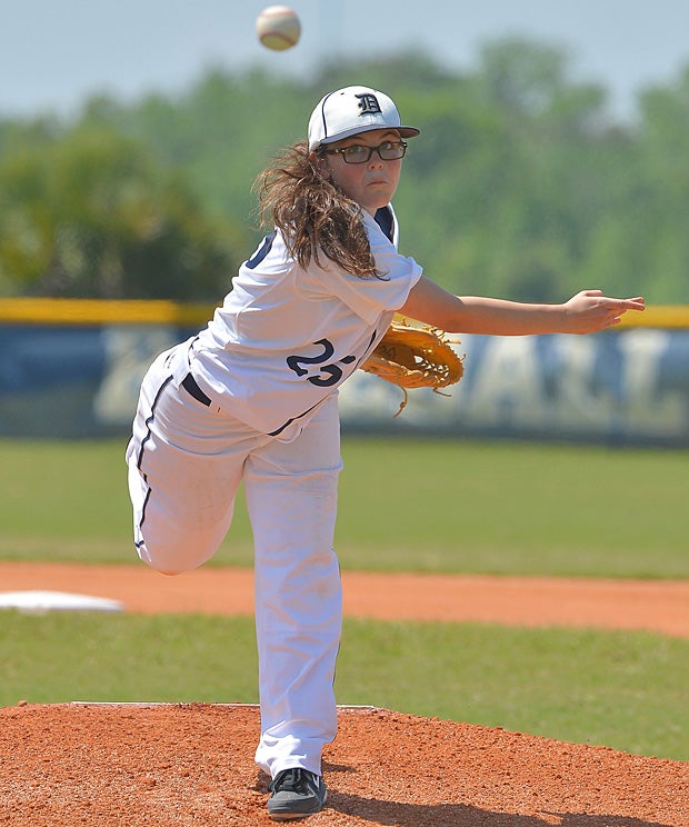 Photos: Female high school baseball pitcher Chelsea Baker baffles ...