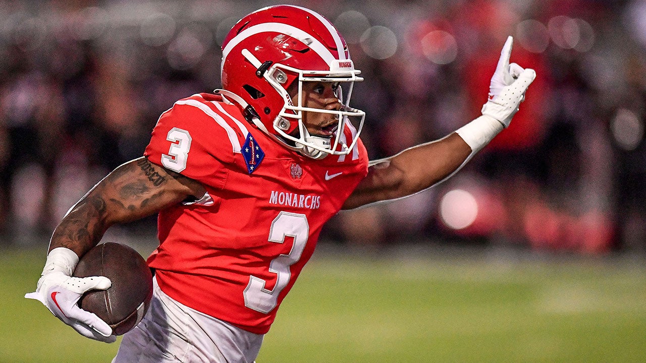 High school football: No. 1 Mater Dei opens 2023 season, Frank McManus ...