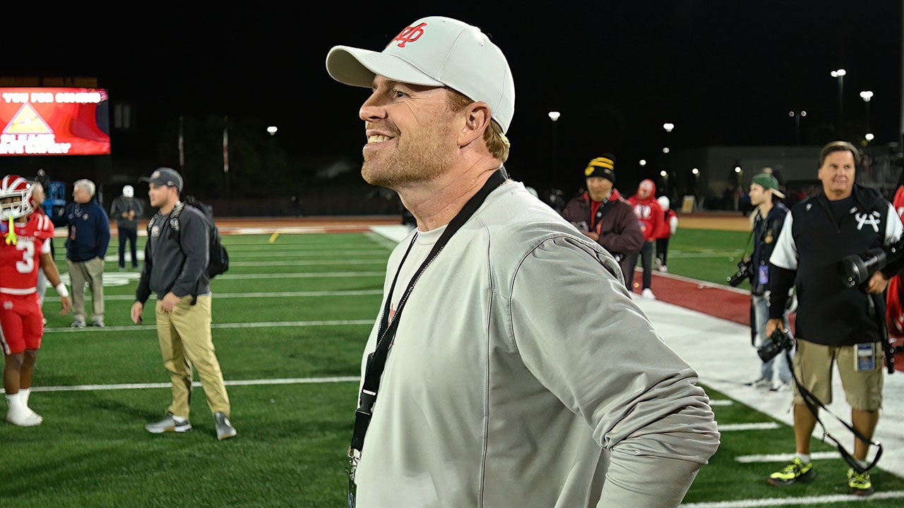 High school football: Shocker at Mater Dei as head coach Frank McManus ...