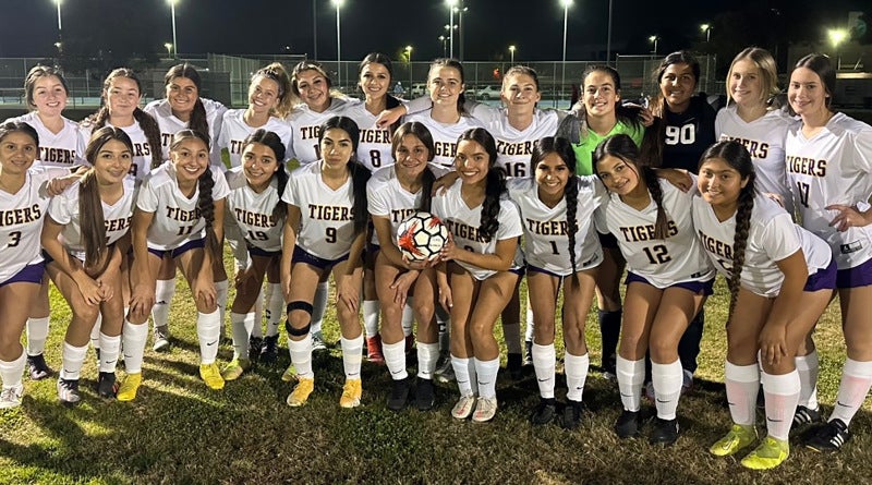 Lemoore High School (CA) Girls Varsity Soccer